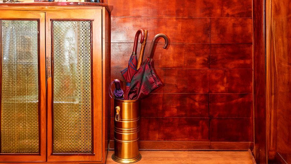 Is it bad luck to open an umbrella indoors? – European Umbrellas ...